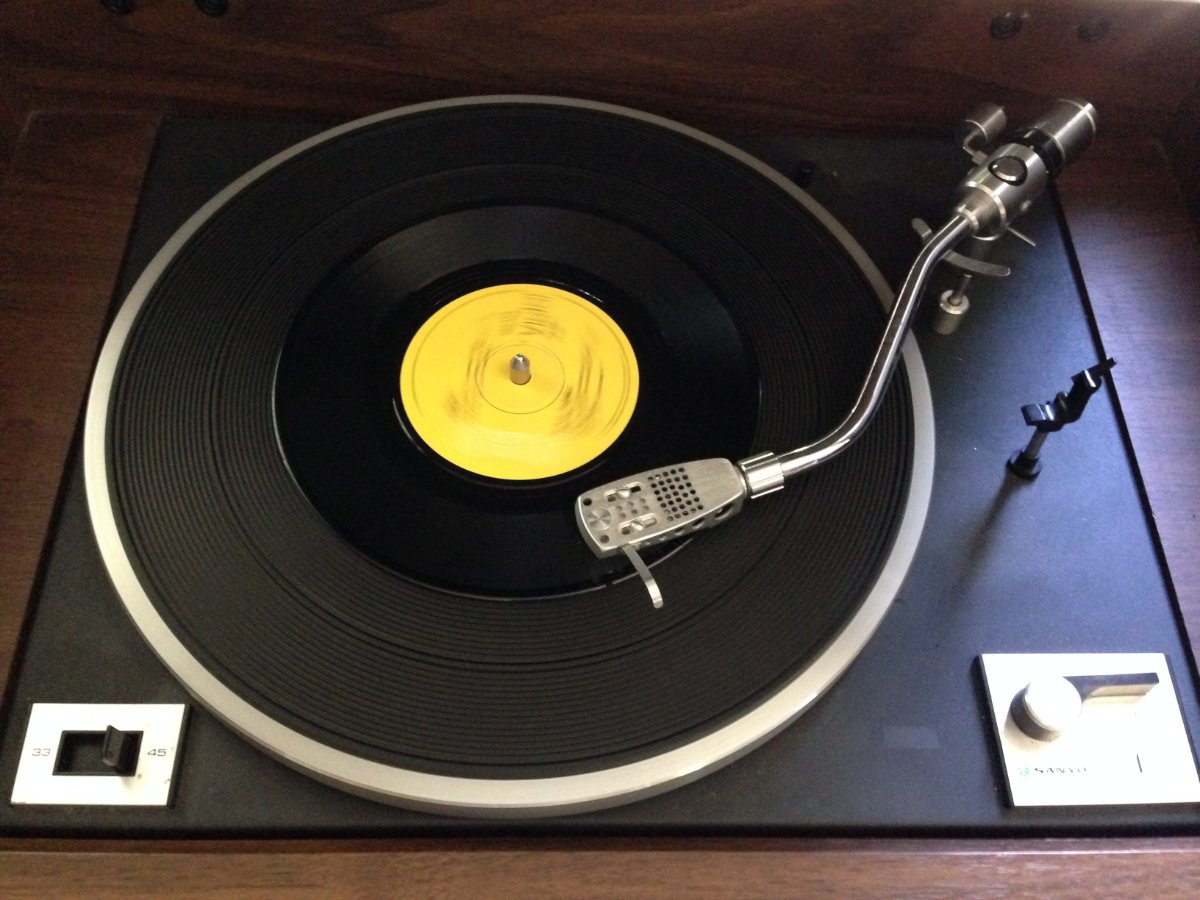 How to Play and Care for a Vinyl Record - Drocer Record